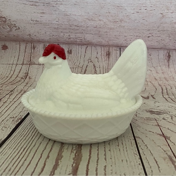 Kitchen | Vintage Nesting Chicken Salt Dish Milk Glass Red White | Poshmark